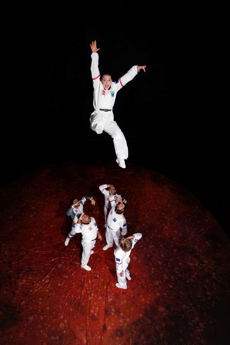 WEEKENDS | SWELL KIDS | ARC Circus Into Space Roving Astronauts | Free ...